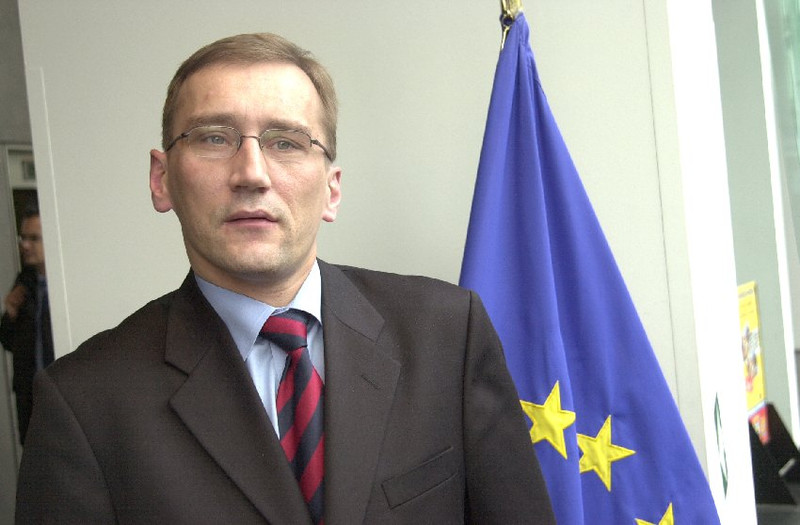 Estonian party wavers in face of EU decision