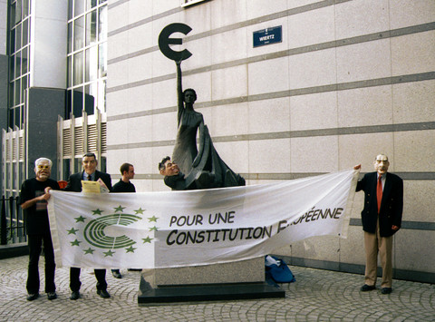 French parliament clears the way for referendum on EU Constitution