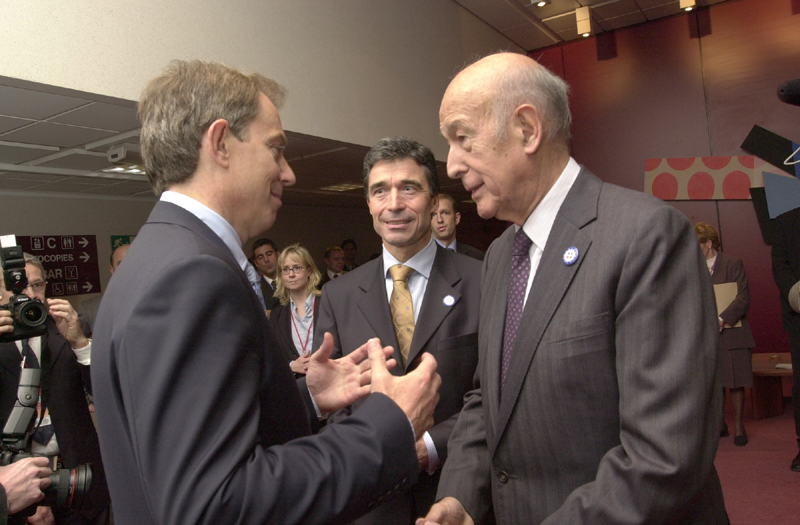 Giscard calls for French referendum on Constitution